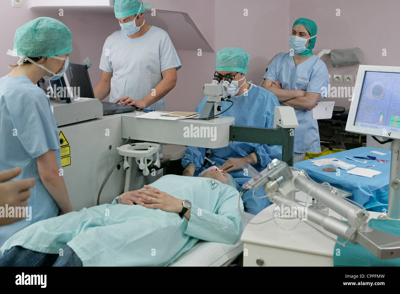 Eye laser hi-res stock photography and images - Alamy
