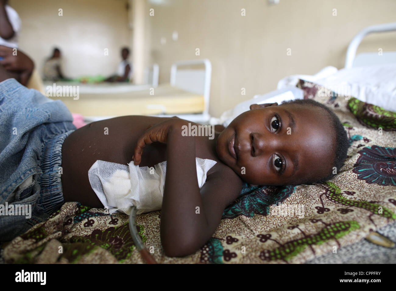 10 year old boy in hospital bed hi-res stock photography and images - Alamy