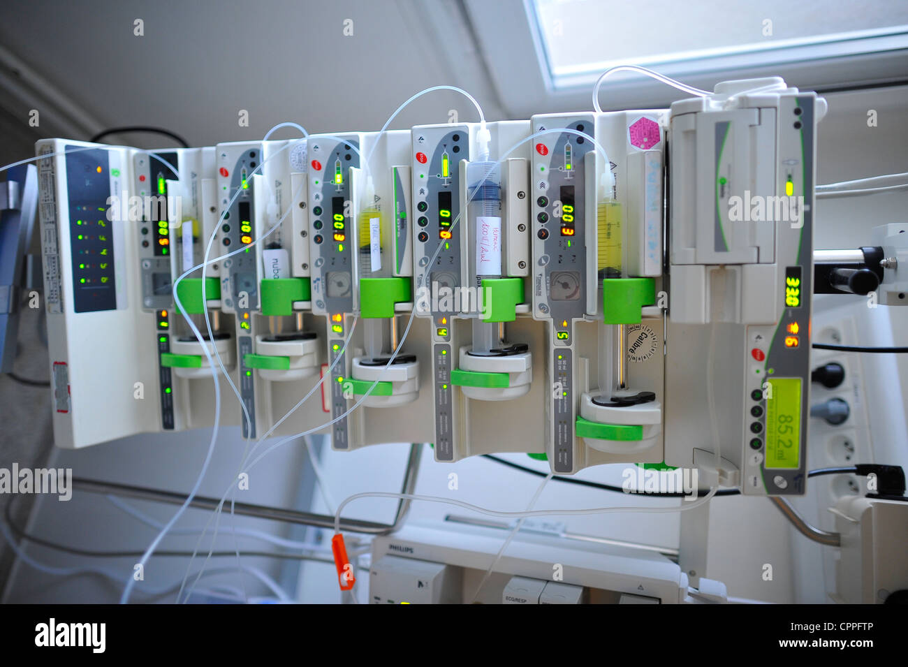 Push Syringes High Resolution Stock Photography and Images - Alamy