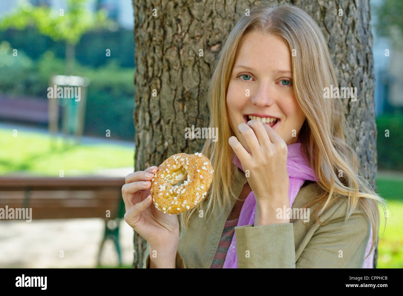 Edible cake garden hi-res stock photography and images - Alamy