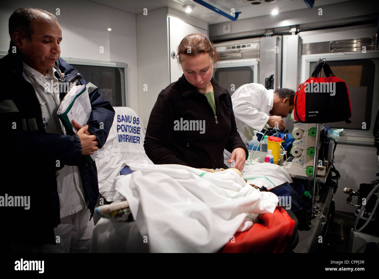 Emergency medical team 2 hi-res stock photography and images - Alamy