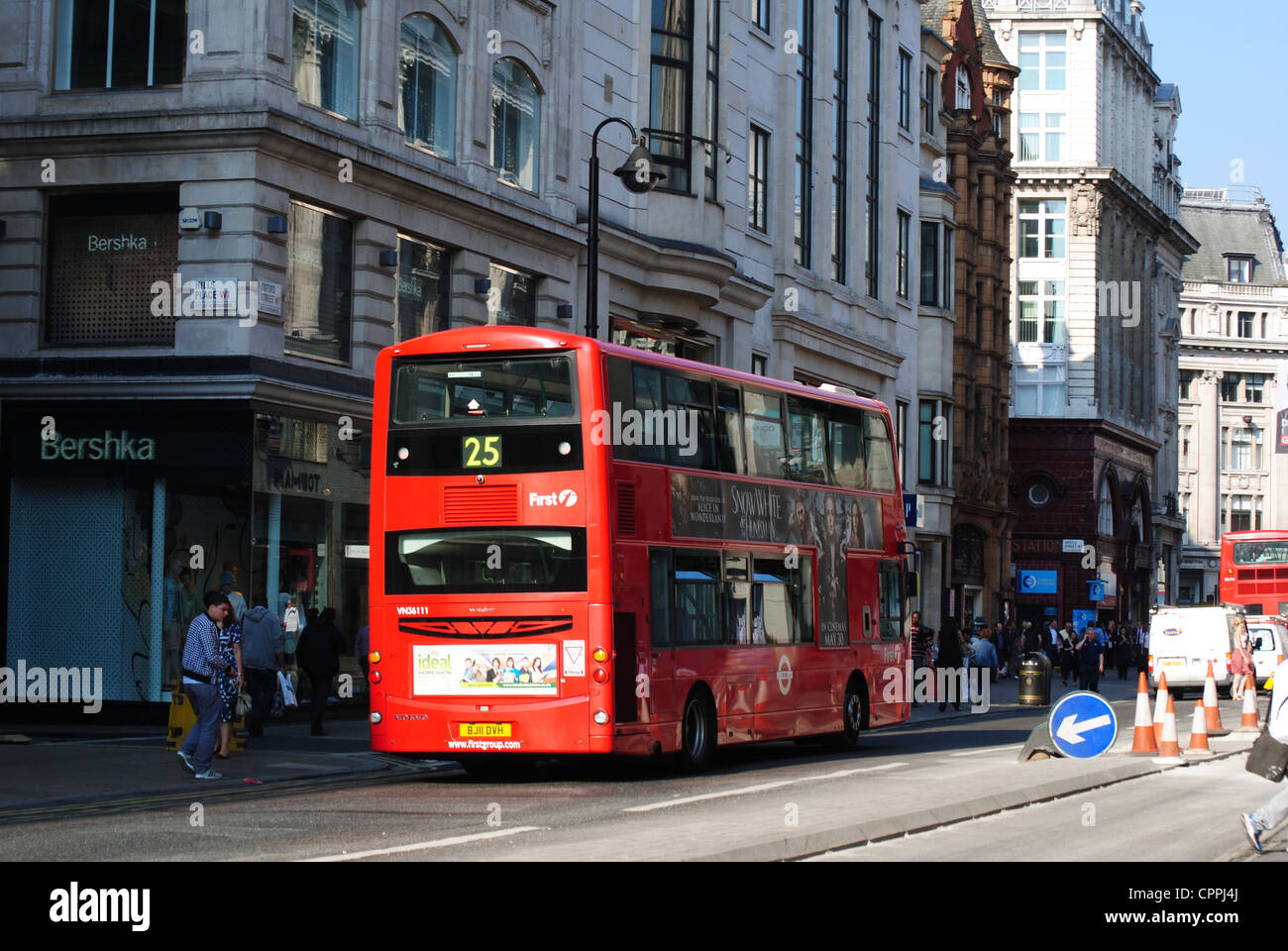 Busy bus hi-res stock photography and images - Alamy