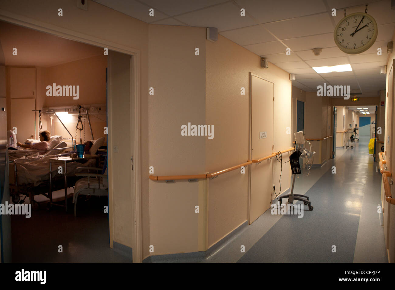 Hospital corridor night hi-res stock photography and images - Alamy