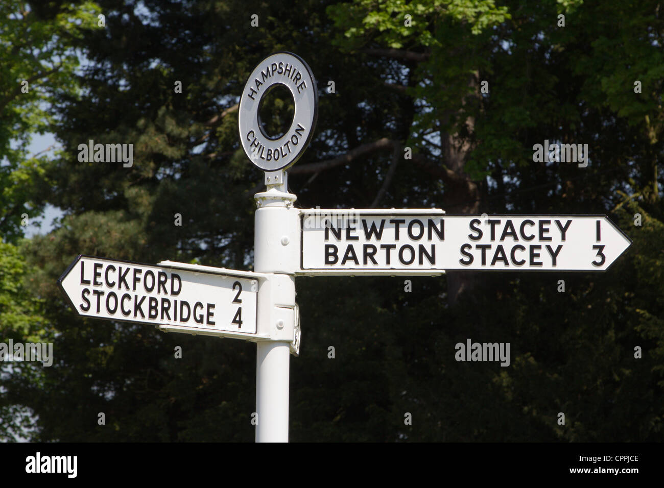 hampshire signpost england uk Stock Photo - Alamy