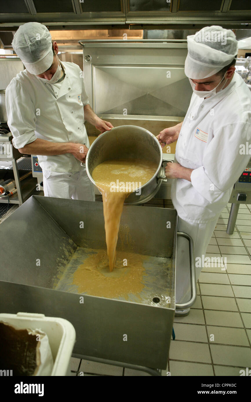 Kitchen staff preparation hospital hi-res stock photography and images ...