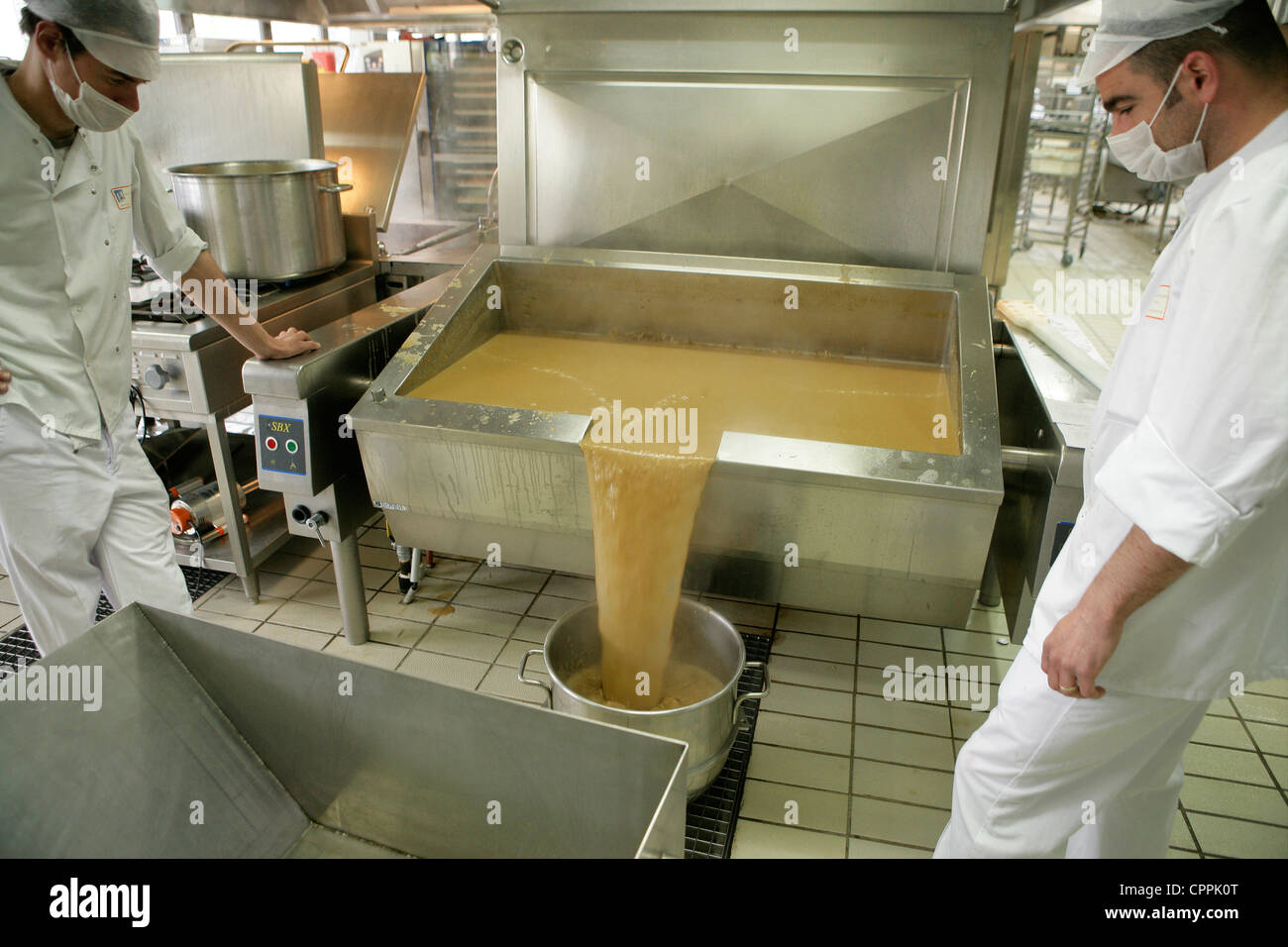 Hospital kitchen cook hi-res stock photography and images - Alamy