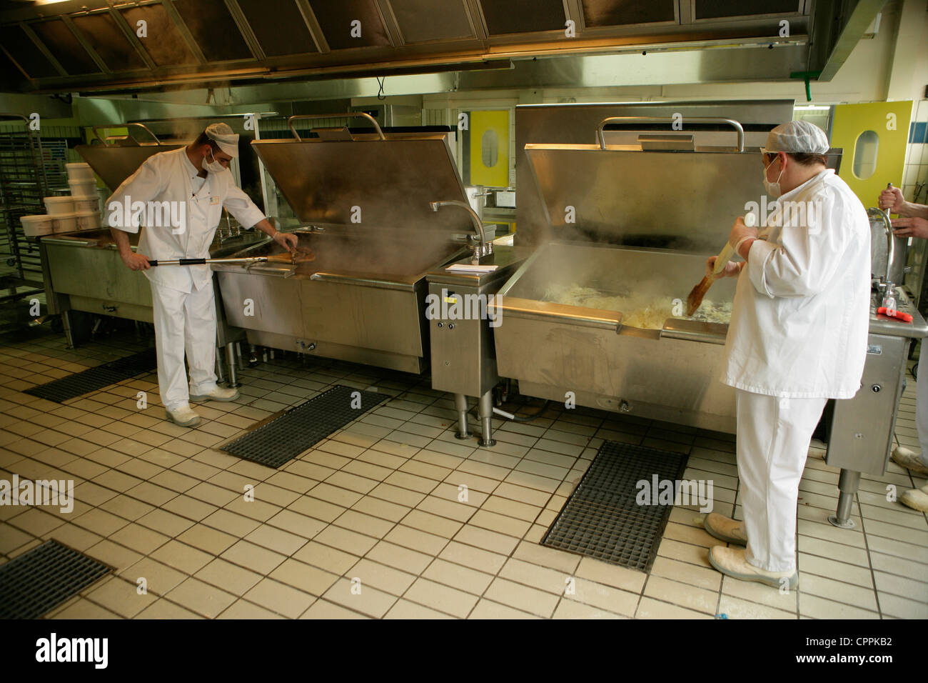 Kitchen staff work hospital hi-res stock photography and images - Alamy