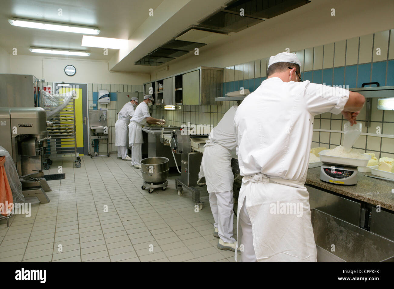 Working in hospital kitchen hi-res stock photography and images - Alamy