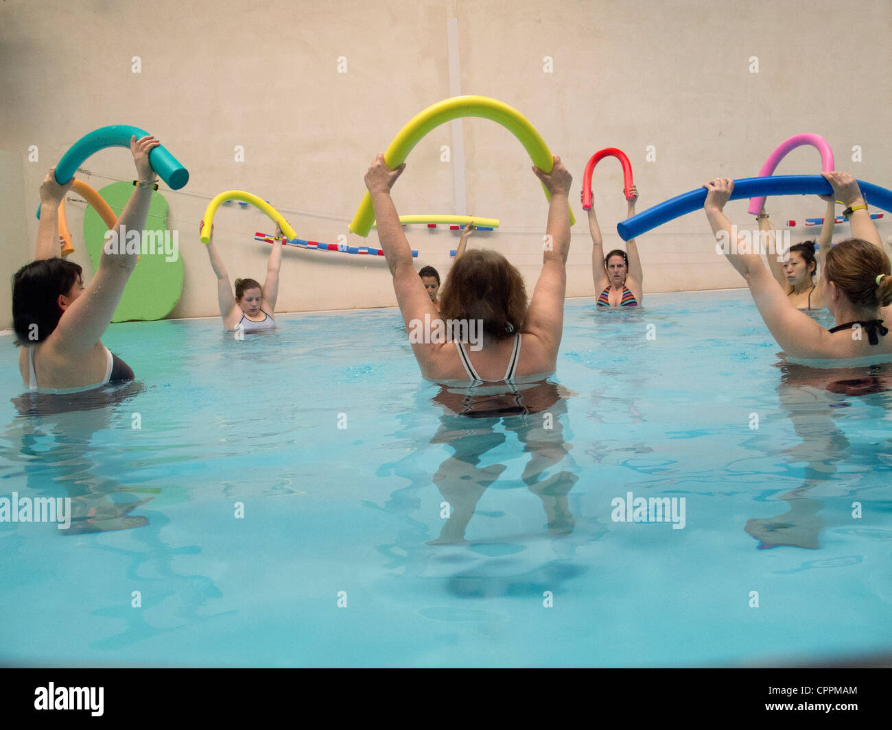 PREGNANT WO. EXERCISING IN WATER Stock Photo - Alamy