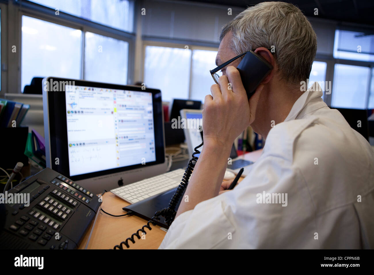 Medical emergency phone hi-res stock photography and images - Alamy