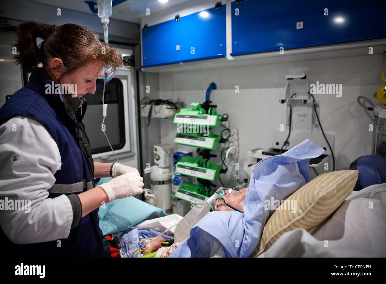 Emergency medical oxygen truck hi-res stock photography and images - Alamy