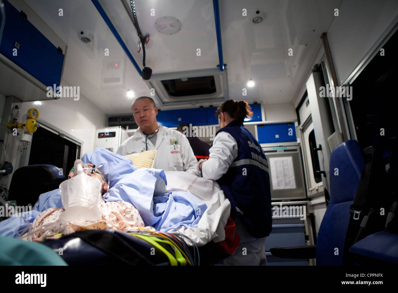 Emergency medical oxygen truck hi-res stock photography and images - Alamy