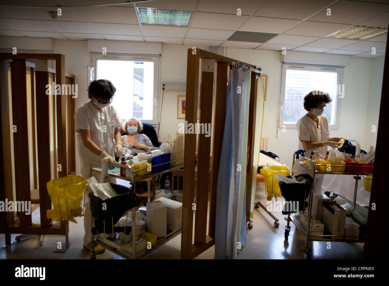 PREPARING FOR CHEMOTHERAPY Stock Photo - Alamy
