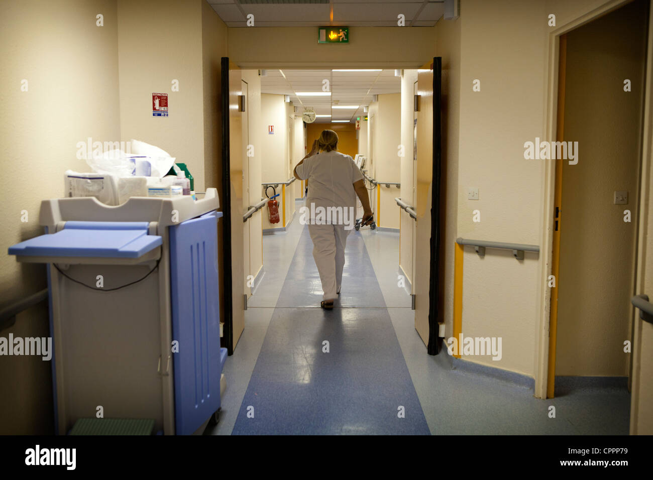 HOSPITAL AT NIGHT Stock Photo - Alamy