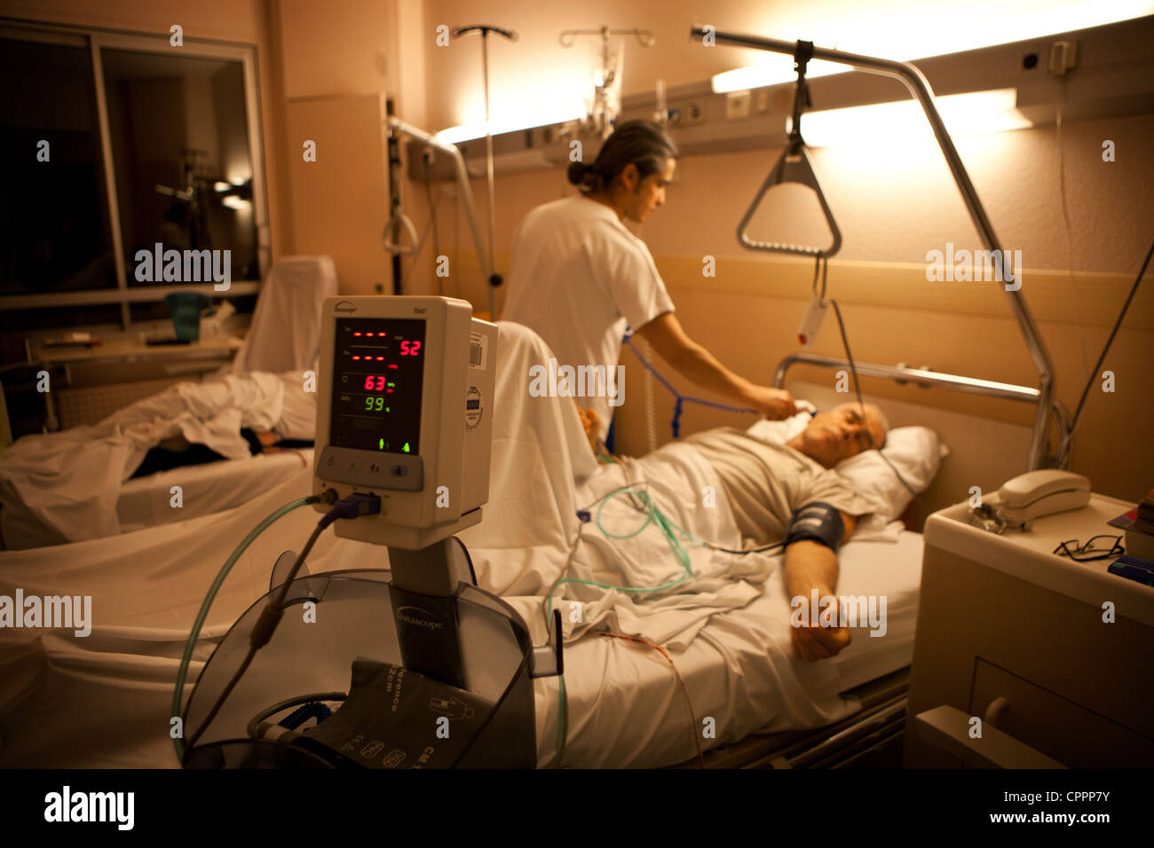 MAN RECEIVING BLOOD TRANSFUSION Stock Photo - Alamy