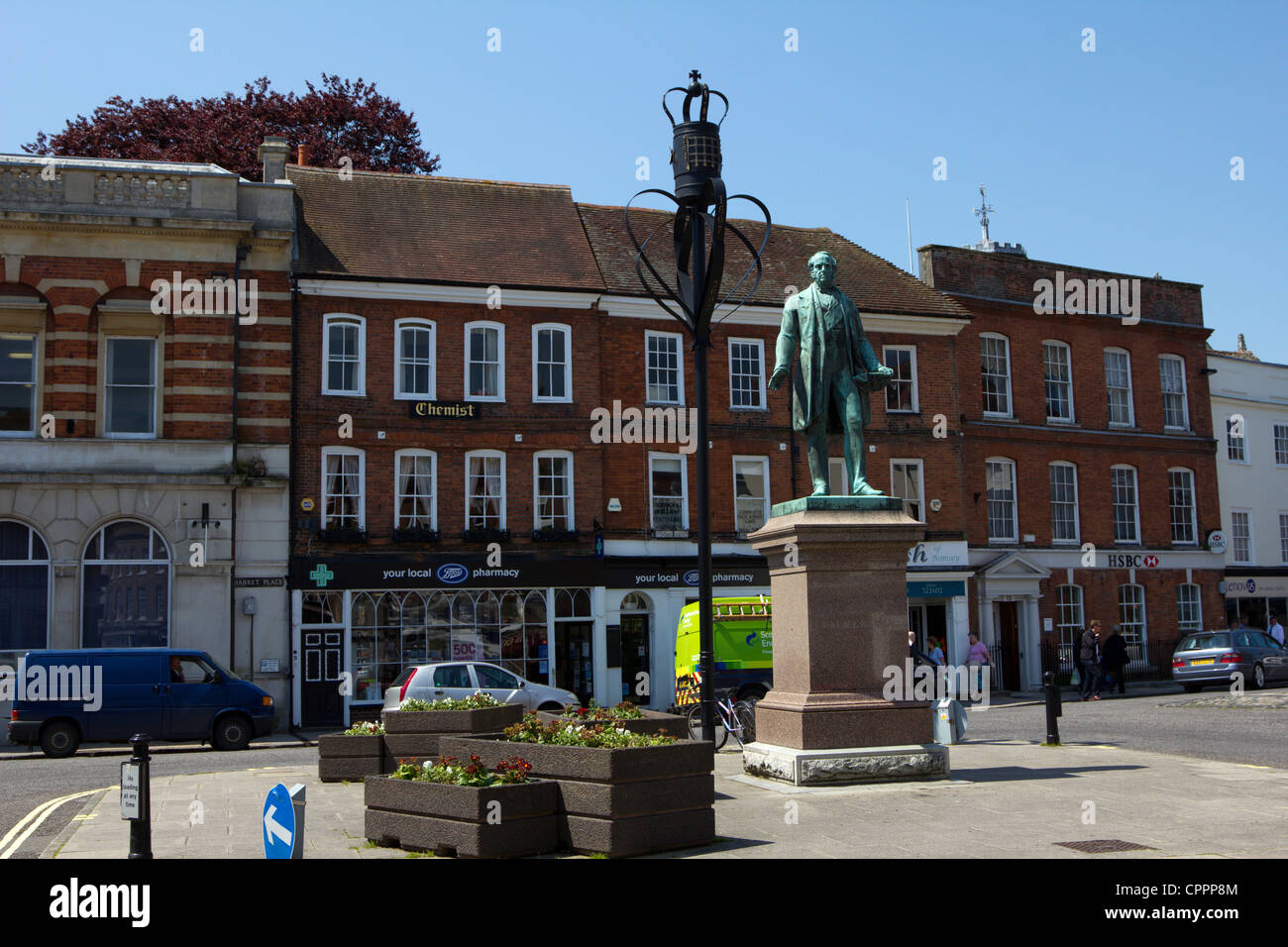 Romsey town centre hi-res stock photography and images - Alamy