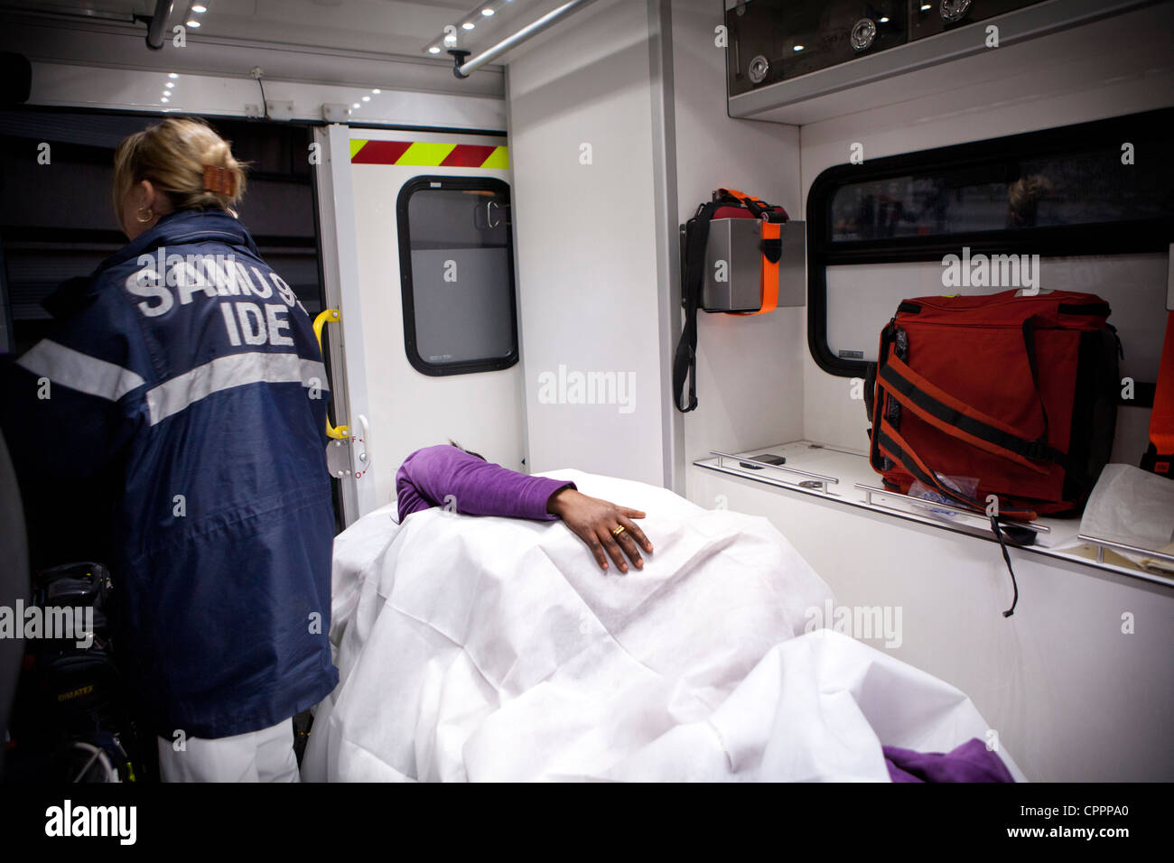 Pregnant and emergency hi-res stock photography and images - Alamy