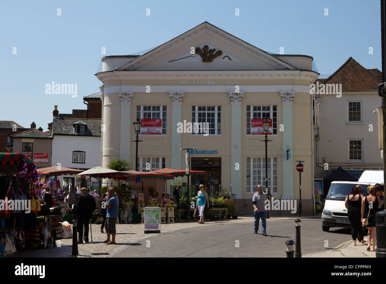 Romsey town centre hi-res stock photography and images - Alamy