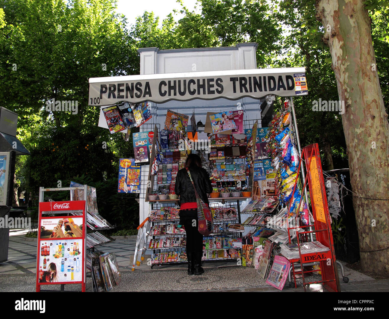 Kiosk in the park hi-res stock photography and images - Alamy