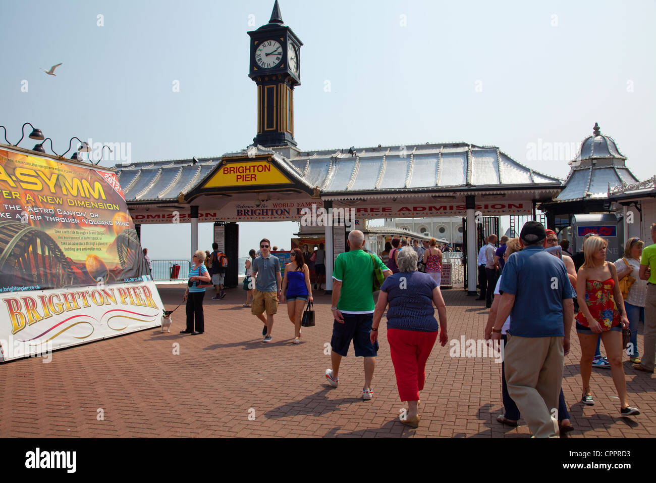Entrance brighton pier hi-res stock photography and images - Alamy