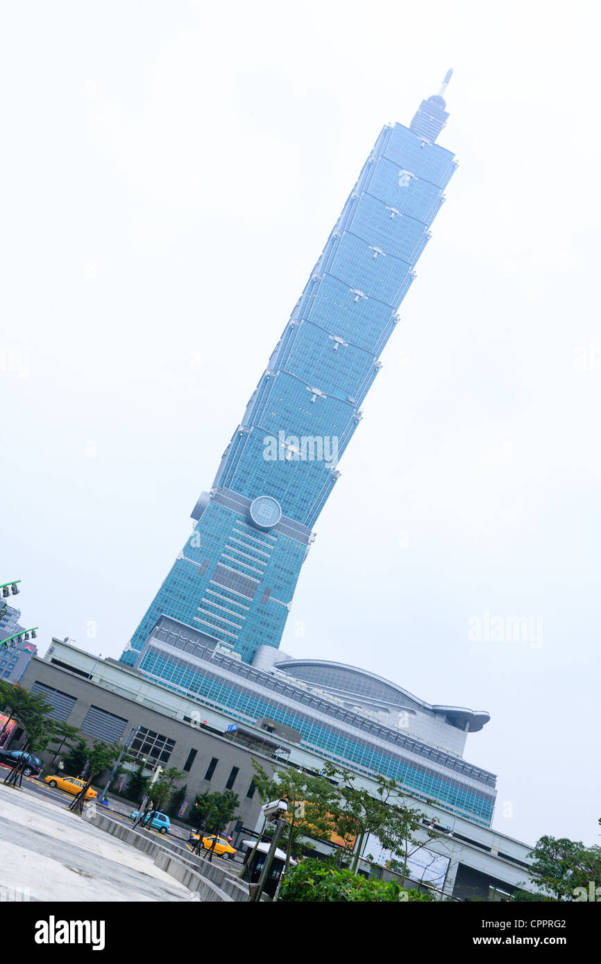 Taipei 101 tower, a landmark supertall skyscraper in Xinyi District ...