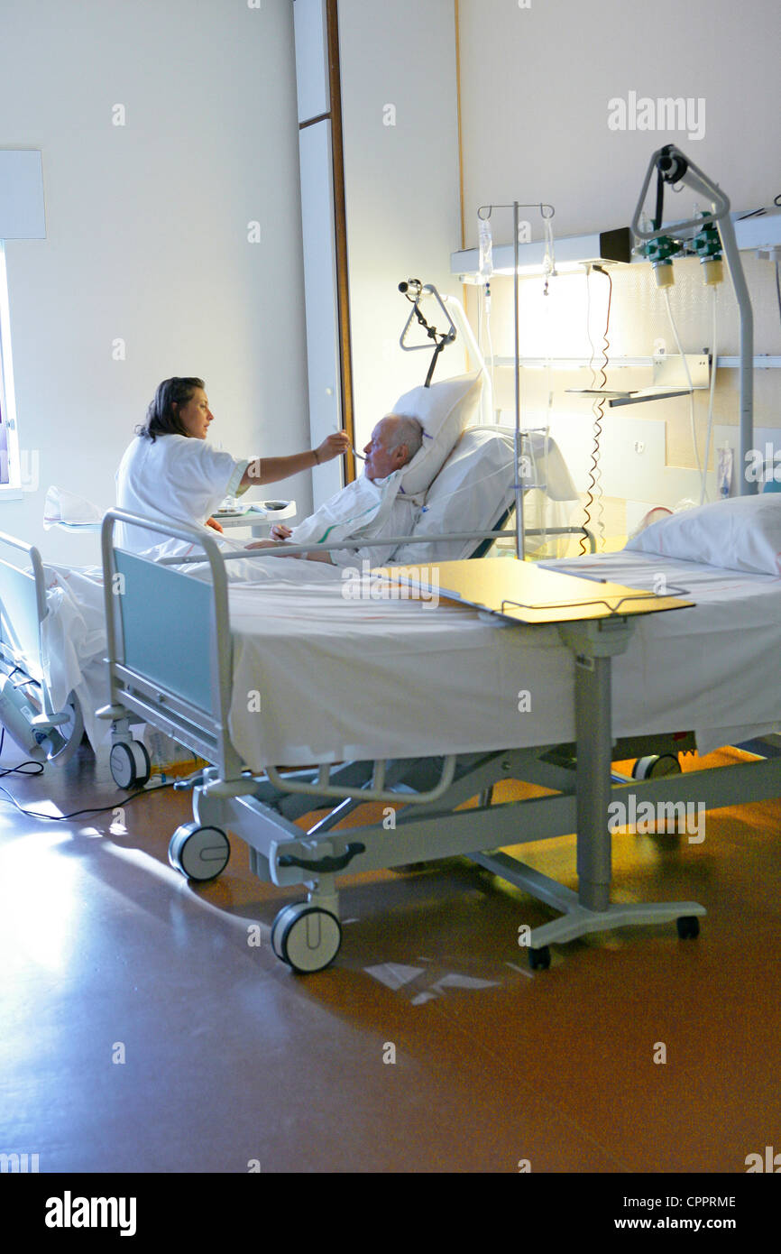 Male nurses aide hi-res stock photography and images - Alamy