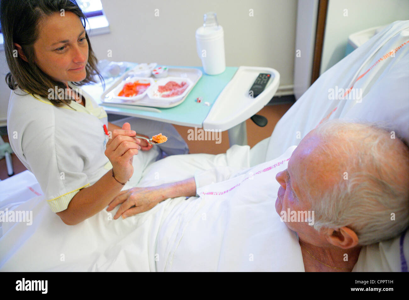 Feeding a bedridden patient hi-res stock photography and images - Alamy