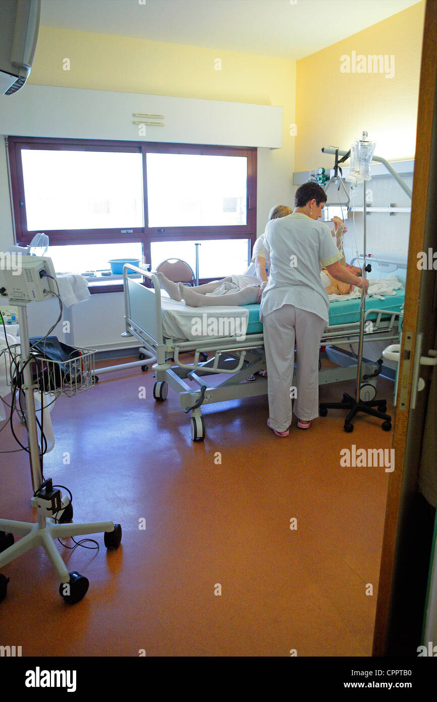 Male nurses aide hi-res stock photography and images - Alamy