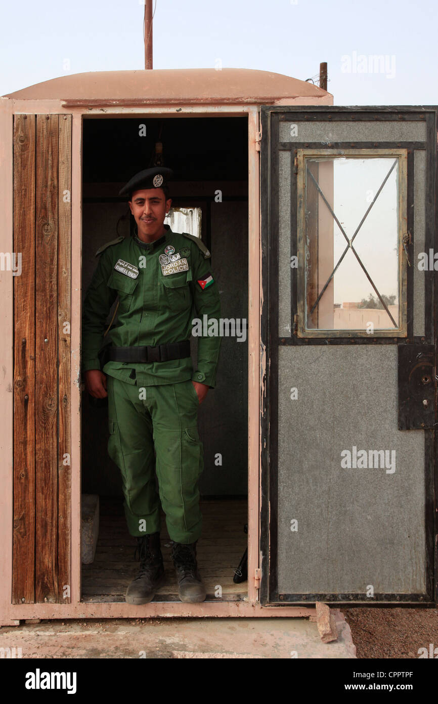 Jordanian soldier at guard. Jordan Stock Photo - Alamy