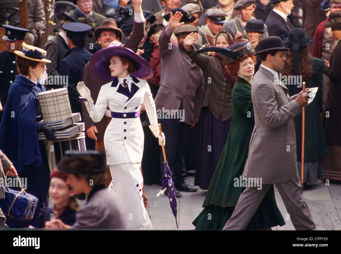 Titanic billy zane kate winslet hi-res stock photography and images - Alamy