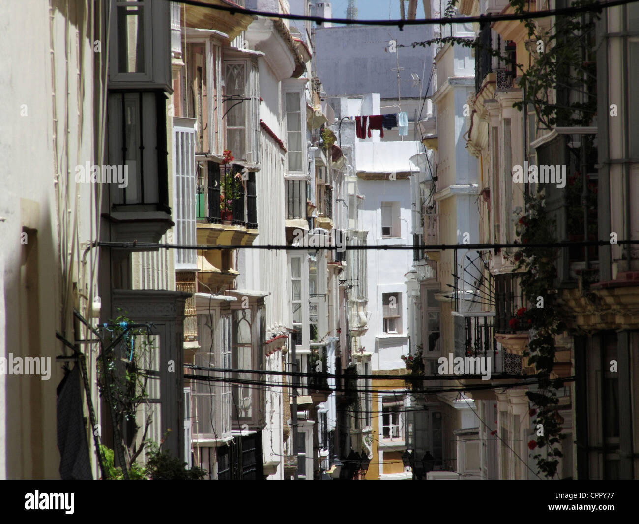 Very narrow lane hi-res stock photography and images - Alamy
