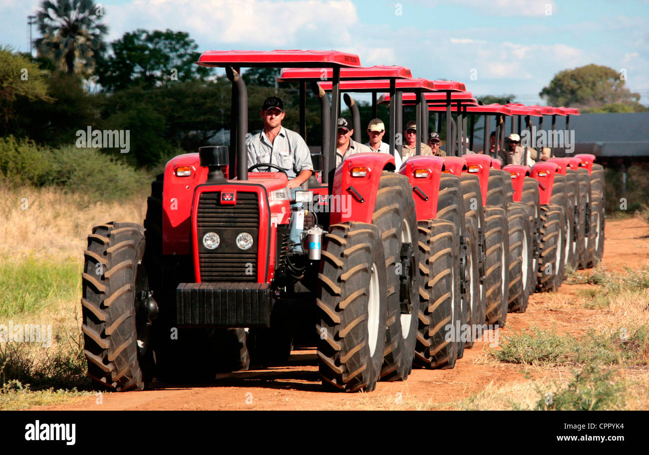 Line up of tractors hi-res stock photography and images - Alamy
