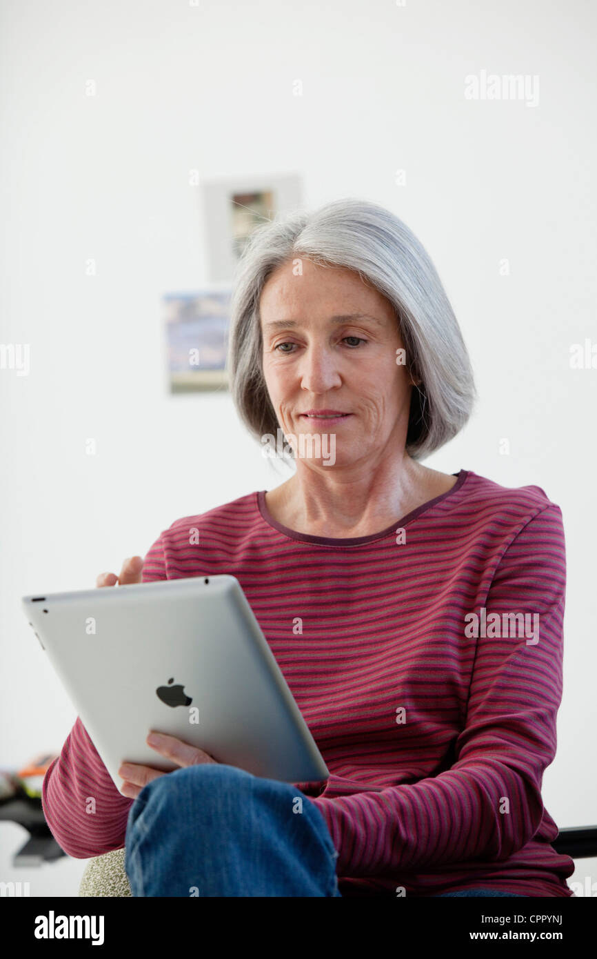 ELDERLY PERSON, COMPUTER Stock Photo - Alamy