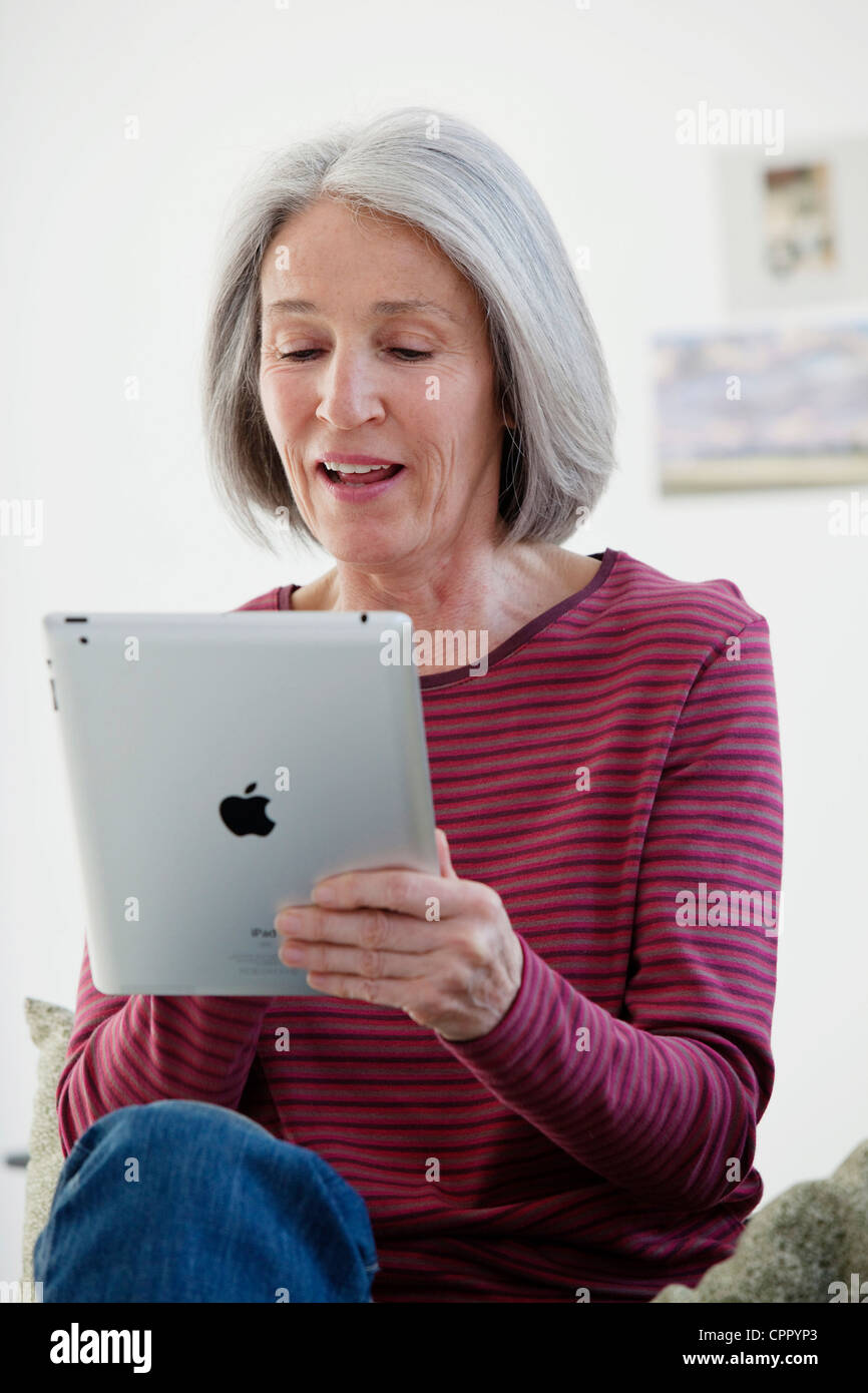 Digital technologies older people hi-res stock photography and images - Alamy