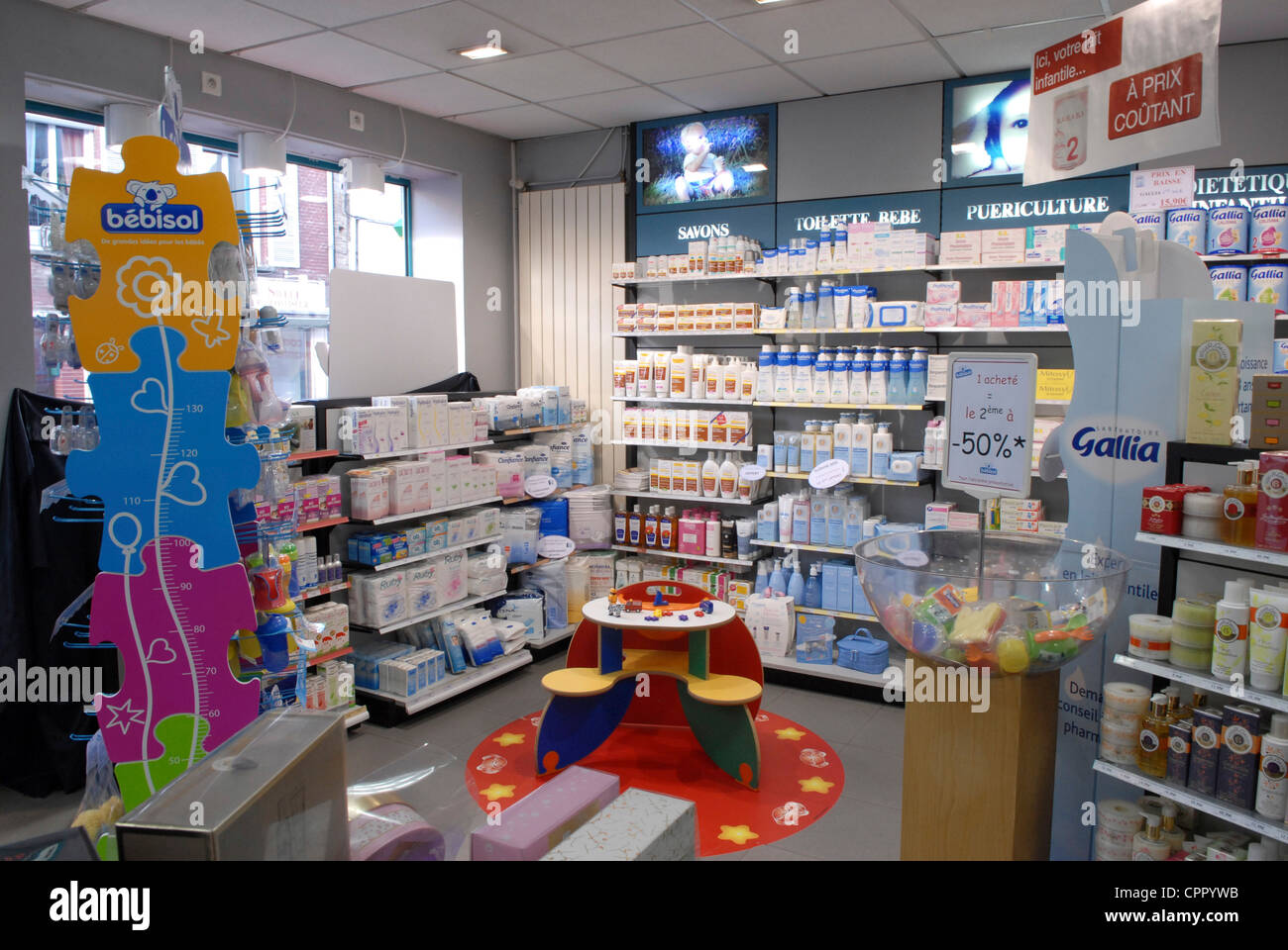 INTERIOR OF A CHEMIST'S SHOP Stock Photo - Alamy