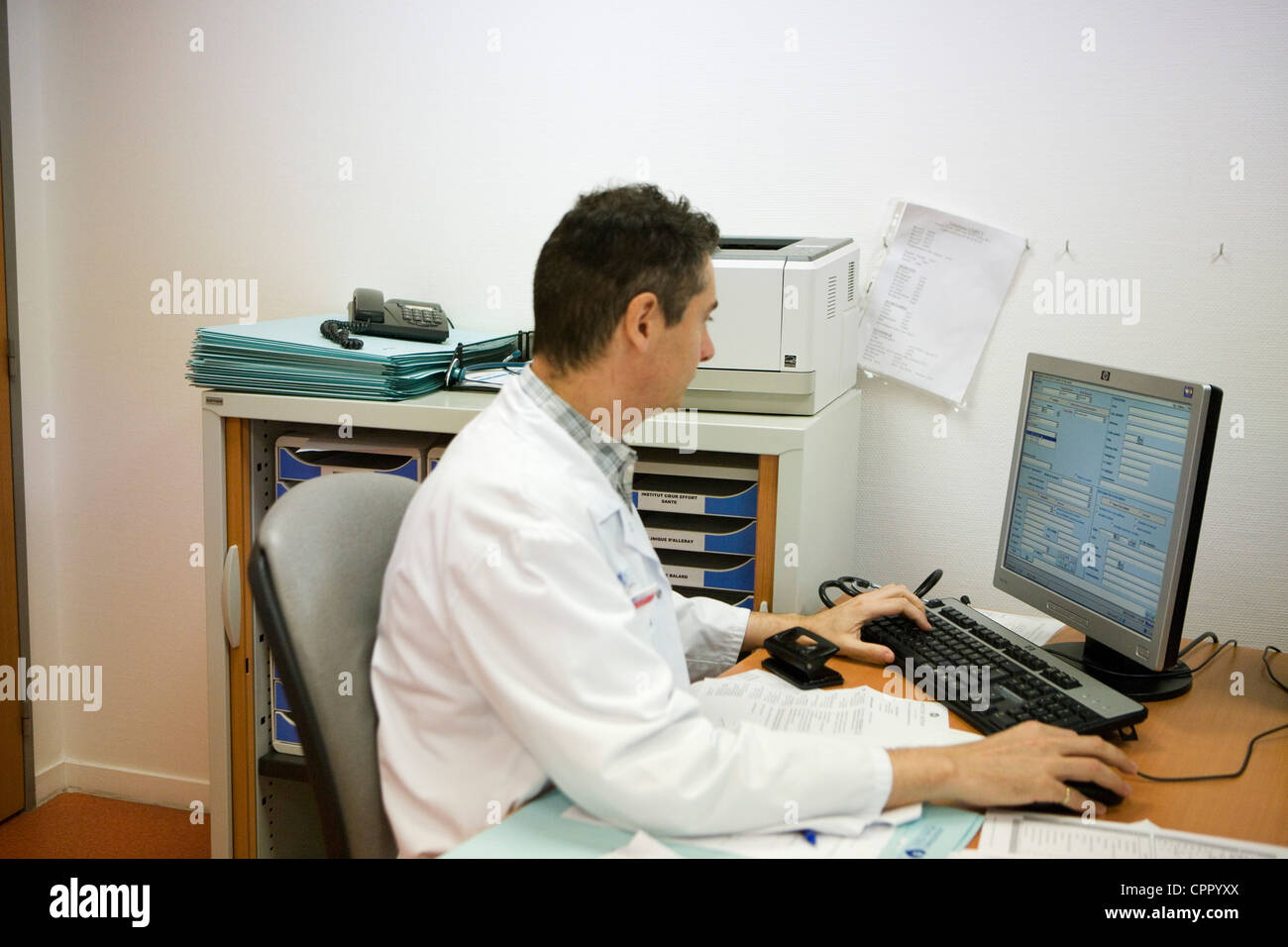 DOCTOR IN HOSPITAL Stock Photo - Alamy