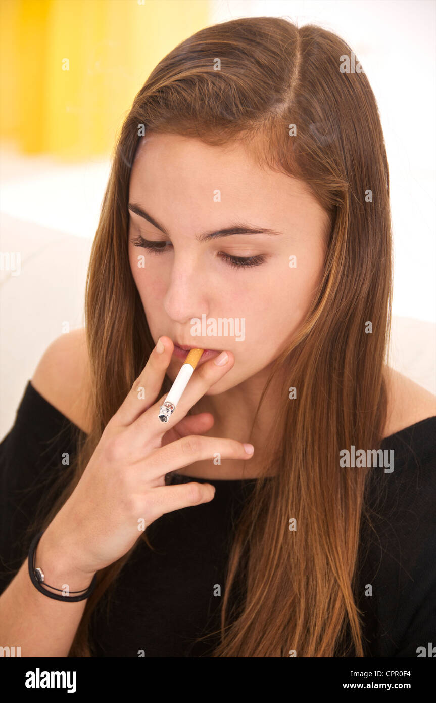 18 year old smoking cigarette hi-res stock photography and images - Alamy