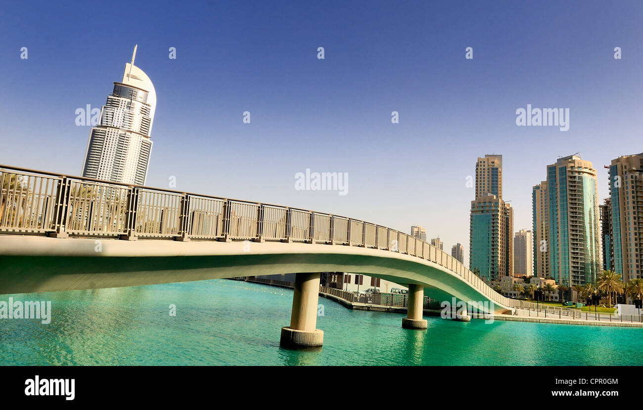 Modern city footbridge hi-res stock photography and images - Alamy