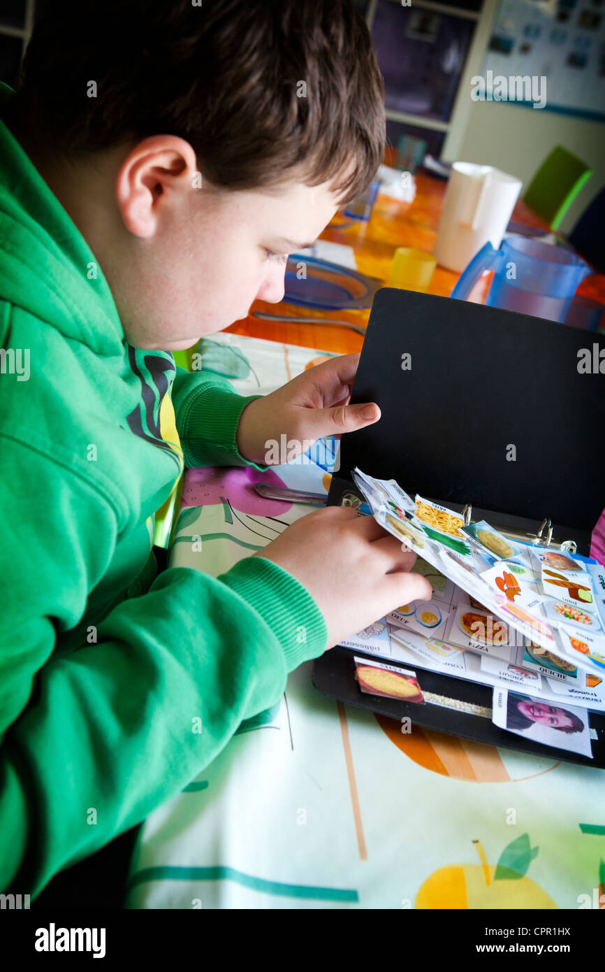 Child symbols hi-res stock photography and images - Alamy