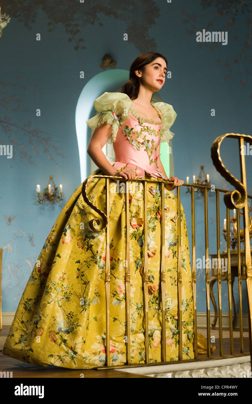 Snow white lily collins hi-res stock photography and images - Alamy