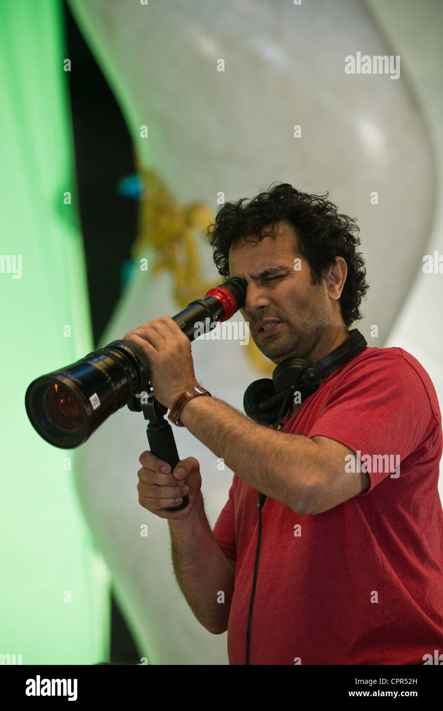 Tarsem singh tarsem singh shooting picture hi-res stock photography and ...