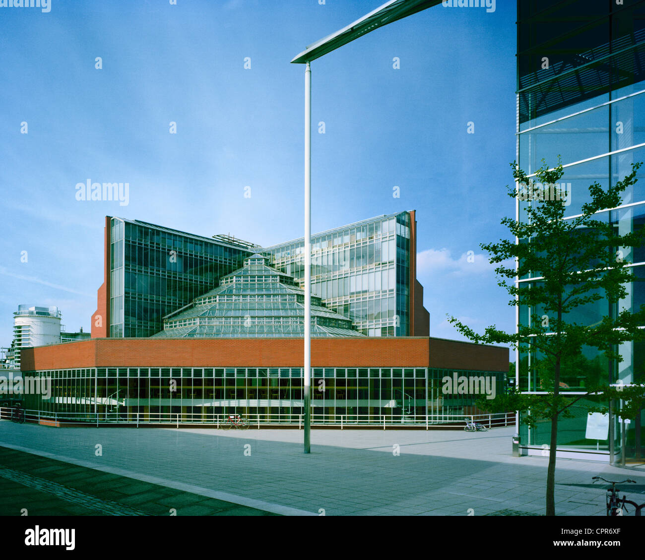 Faculty of english cambridge university hi-res stock photography and ...