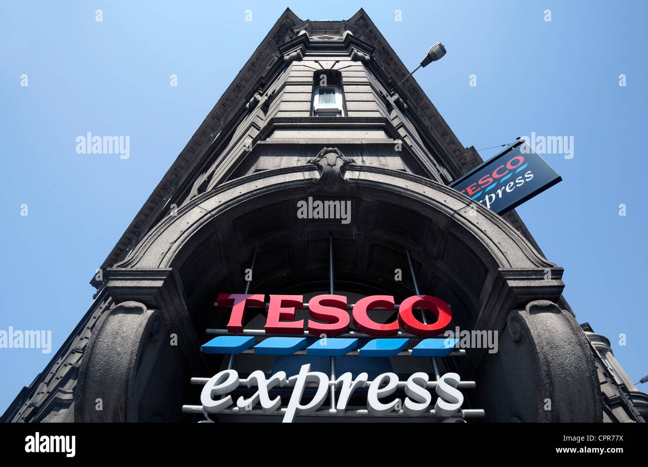 Tesco express logo hi-res stock photography and images - Alamy