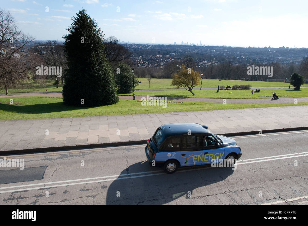 London taxi cab side view hi-res stock photography and images - Alamy