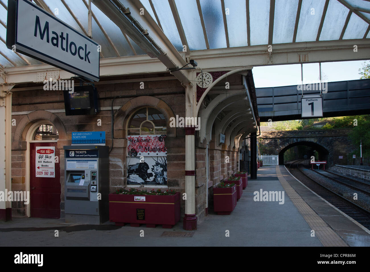 Post office england inside hi-res stock photography and images - Alamy