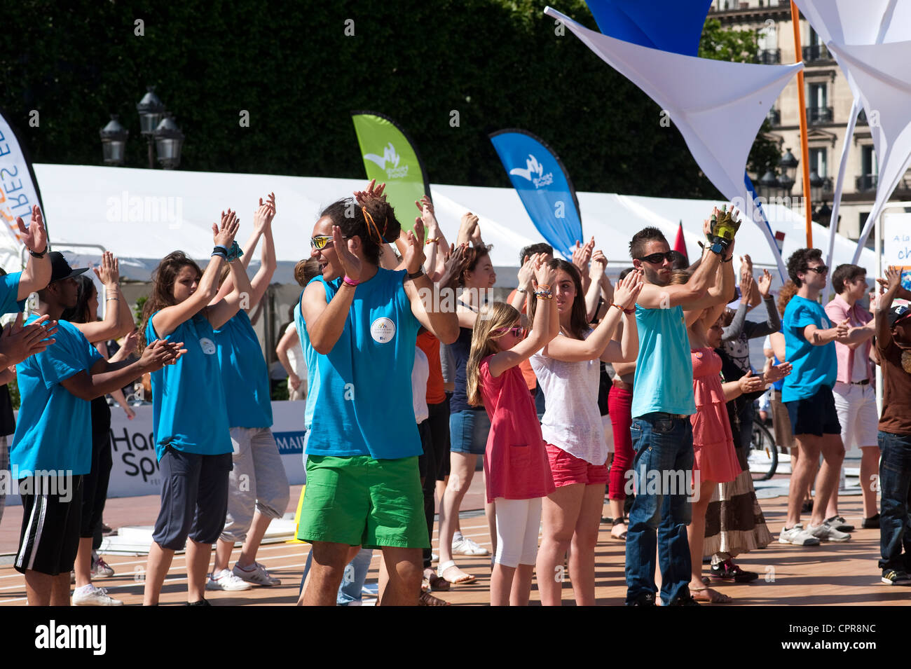 Paris, France - Fitness class outdoors Stock Photo - Alamy