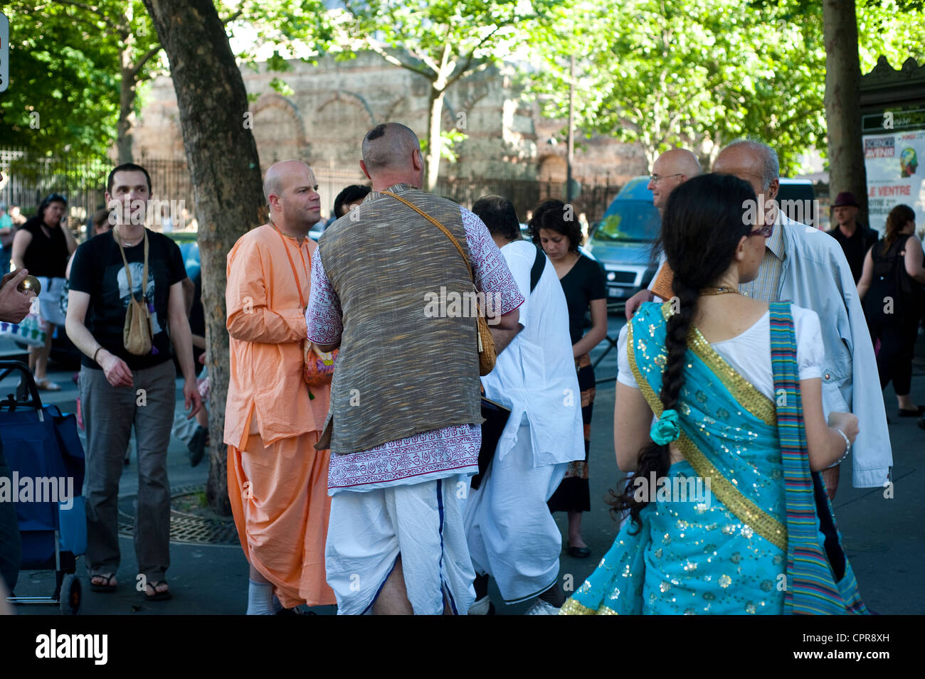 Hare krishna group hi-res stock photography and images - Alamy