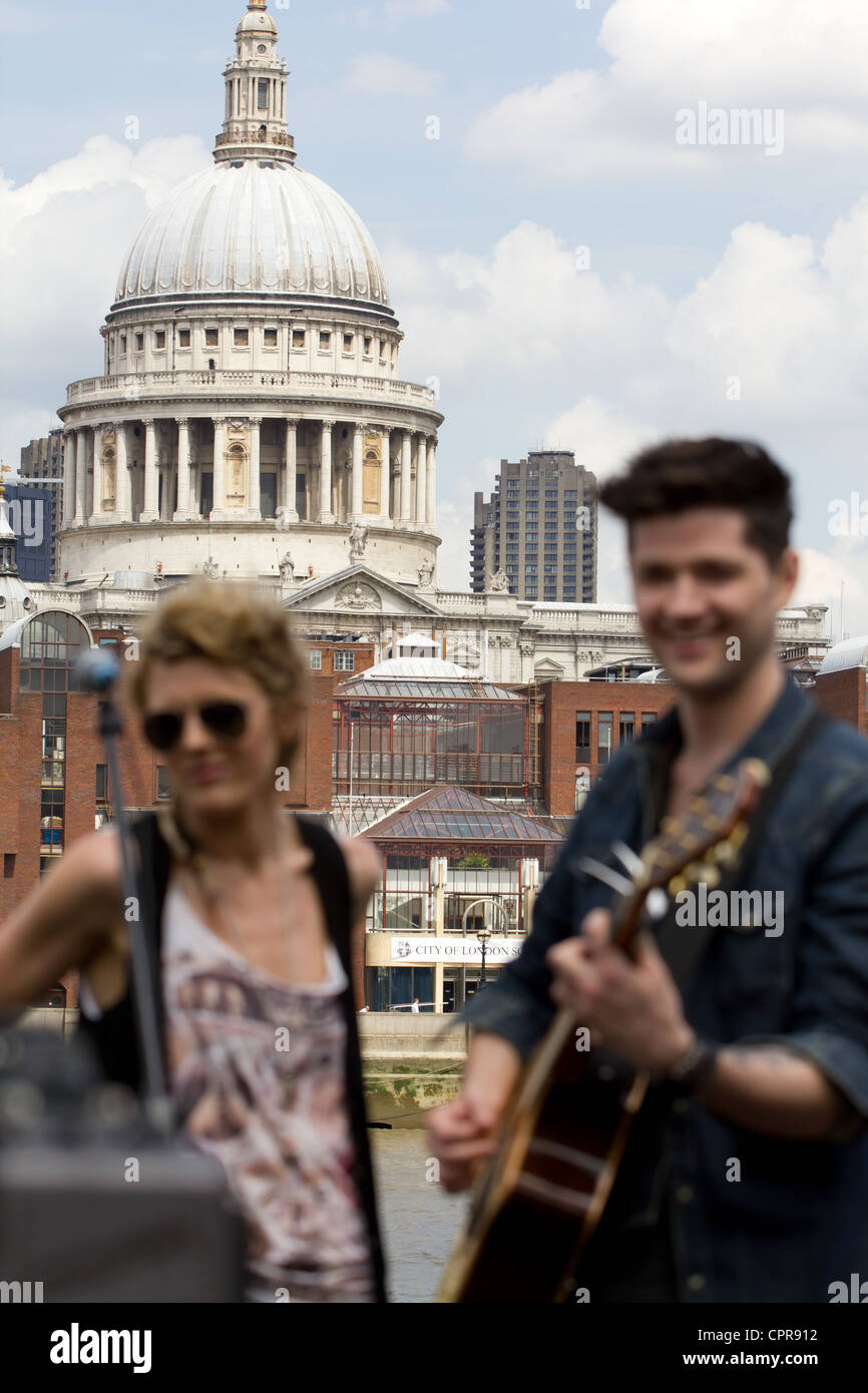 Danny O'Donaghue of The Script and Bo Bruce from the The Voice UK Busk ...