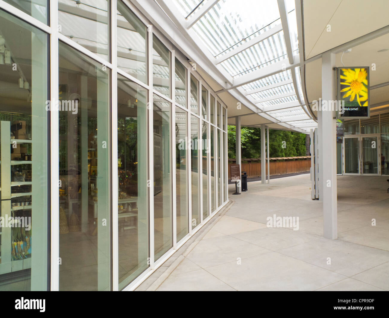Brooklyn botanic garden building hi-res stock photography and images ...