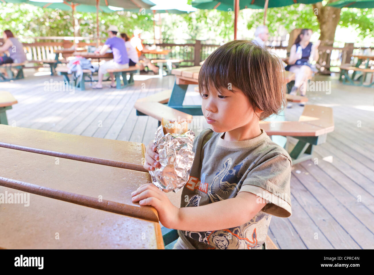 Child eating hot dog hi-res stock photography and images - Alamy